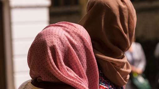 UK to Offer & Fund English Classes for Female Muslim Migrants
