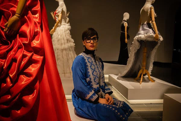 Afghanistan – Art Exhibit Honors Afghan Female Strengths, Historical ...